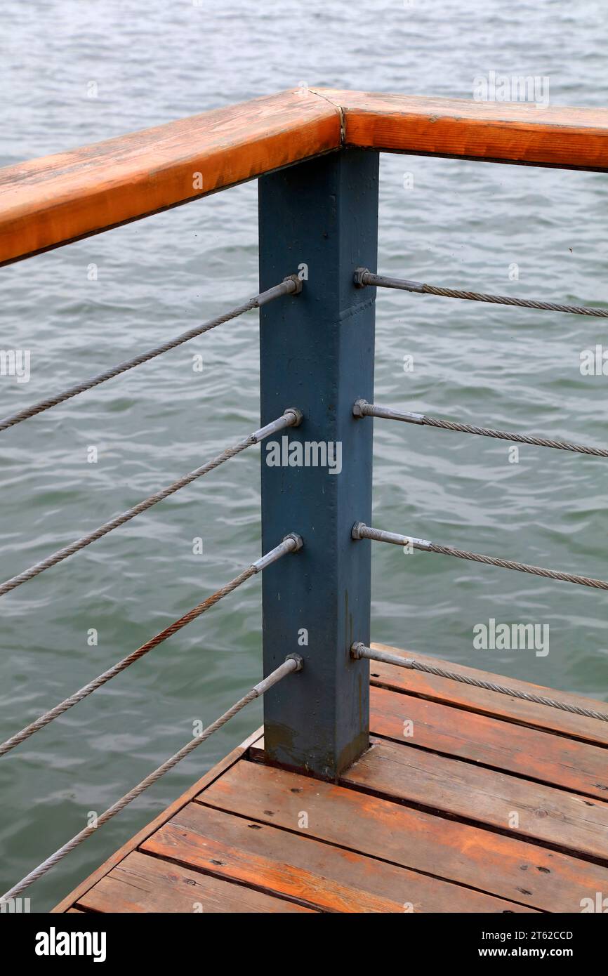 Side design platform hi-res stock photography and images - Alamy