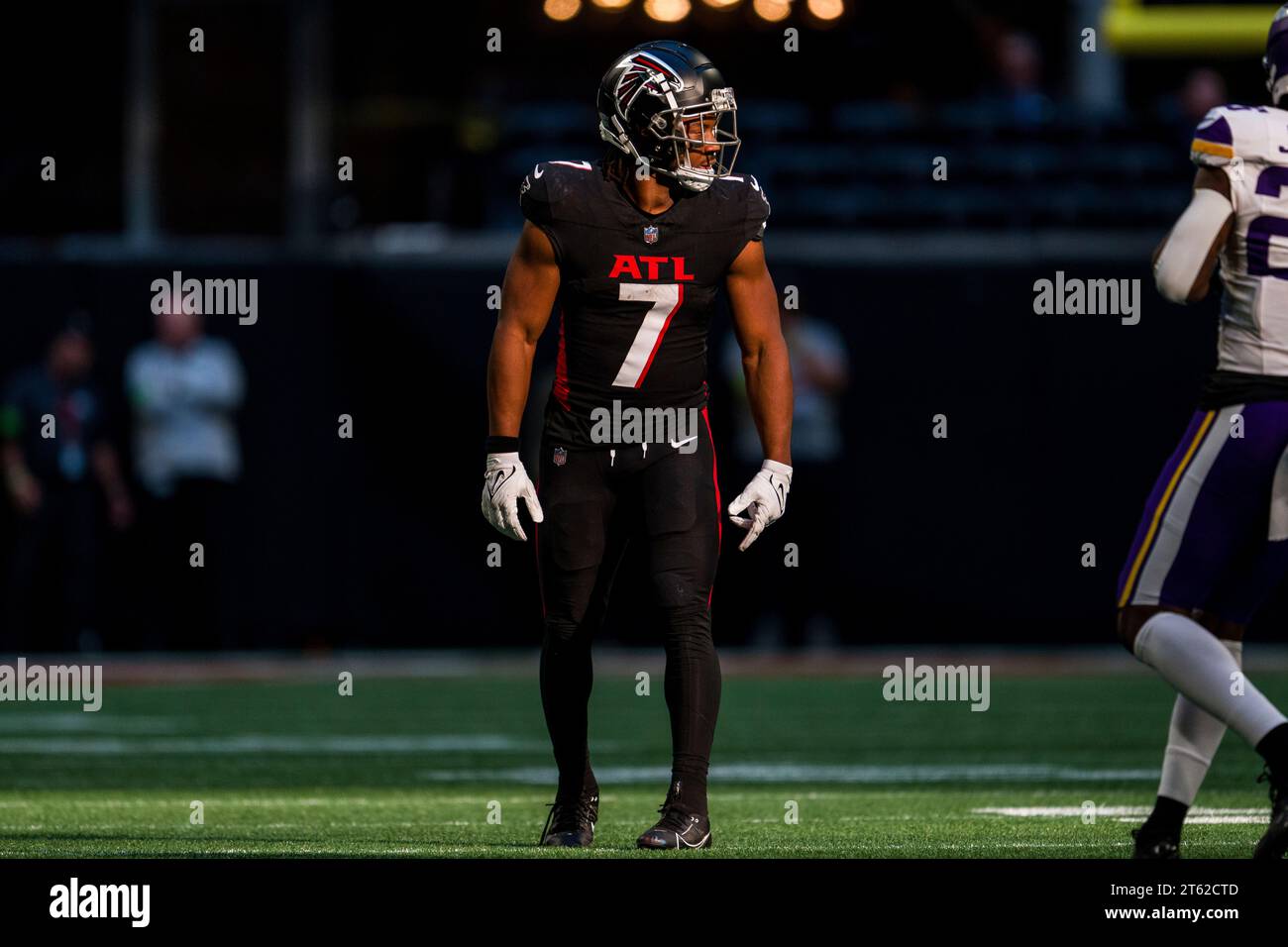 Atlanta Falcons running back Bijan Robinson (7) works during the second ...