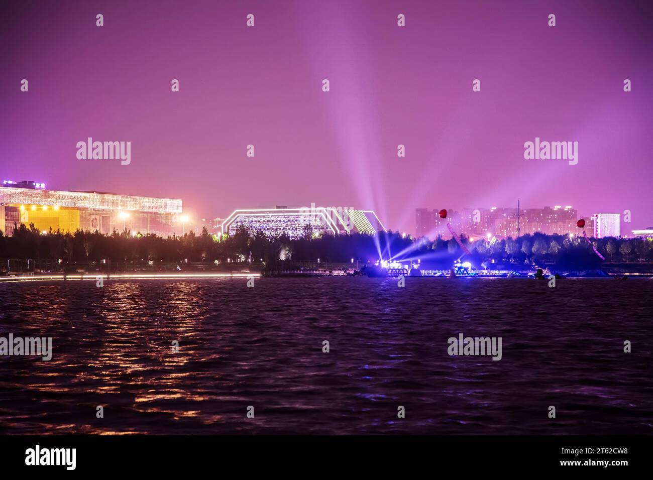 City park night view hi-res stock photography and images - Alamy