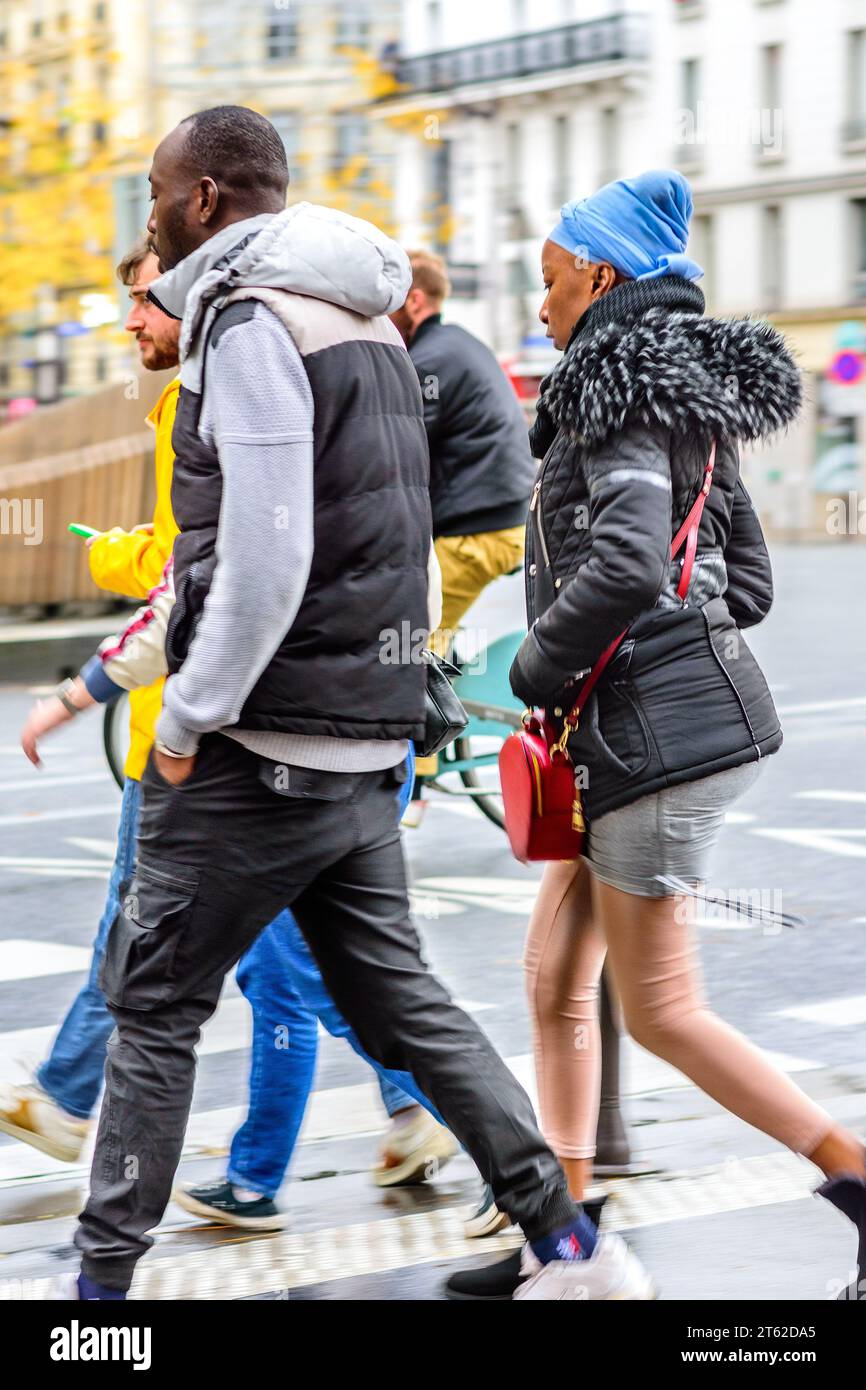 City street walking people hi-res stock photography and images - Alamy