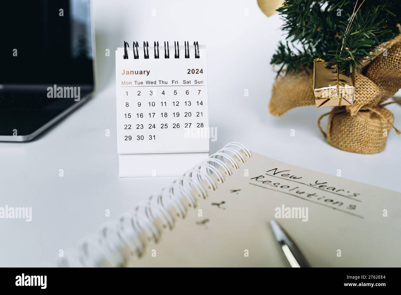 Laptop calendar hi-res stock photography and images - Alamy