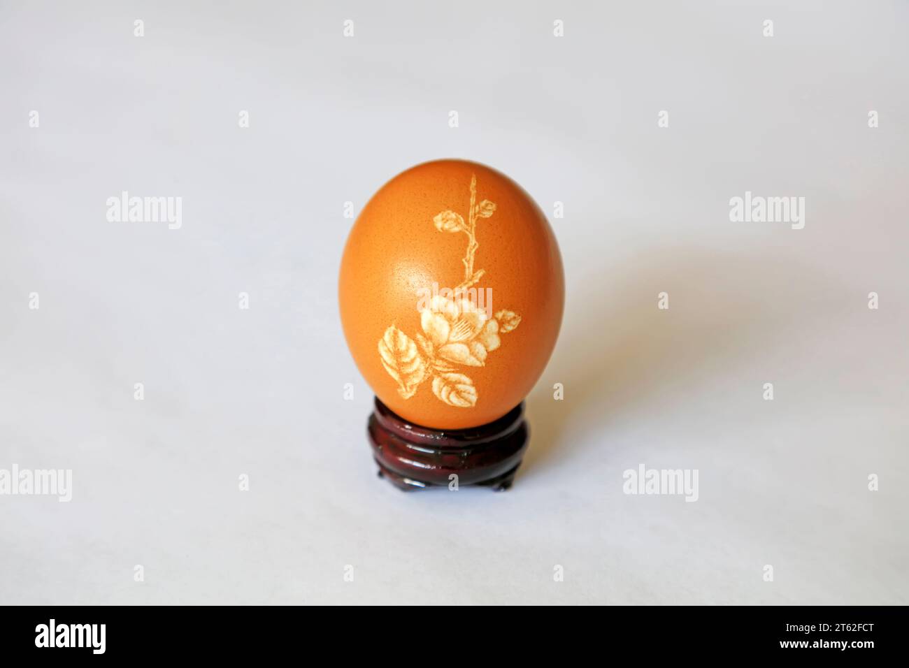 Egg carving craftwork Stock Photo - Alamy