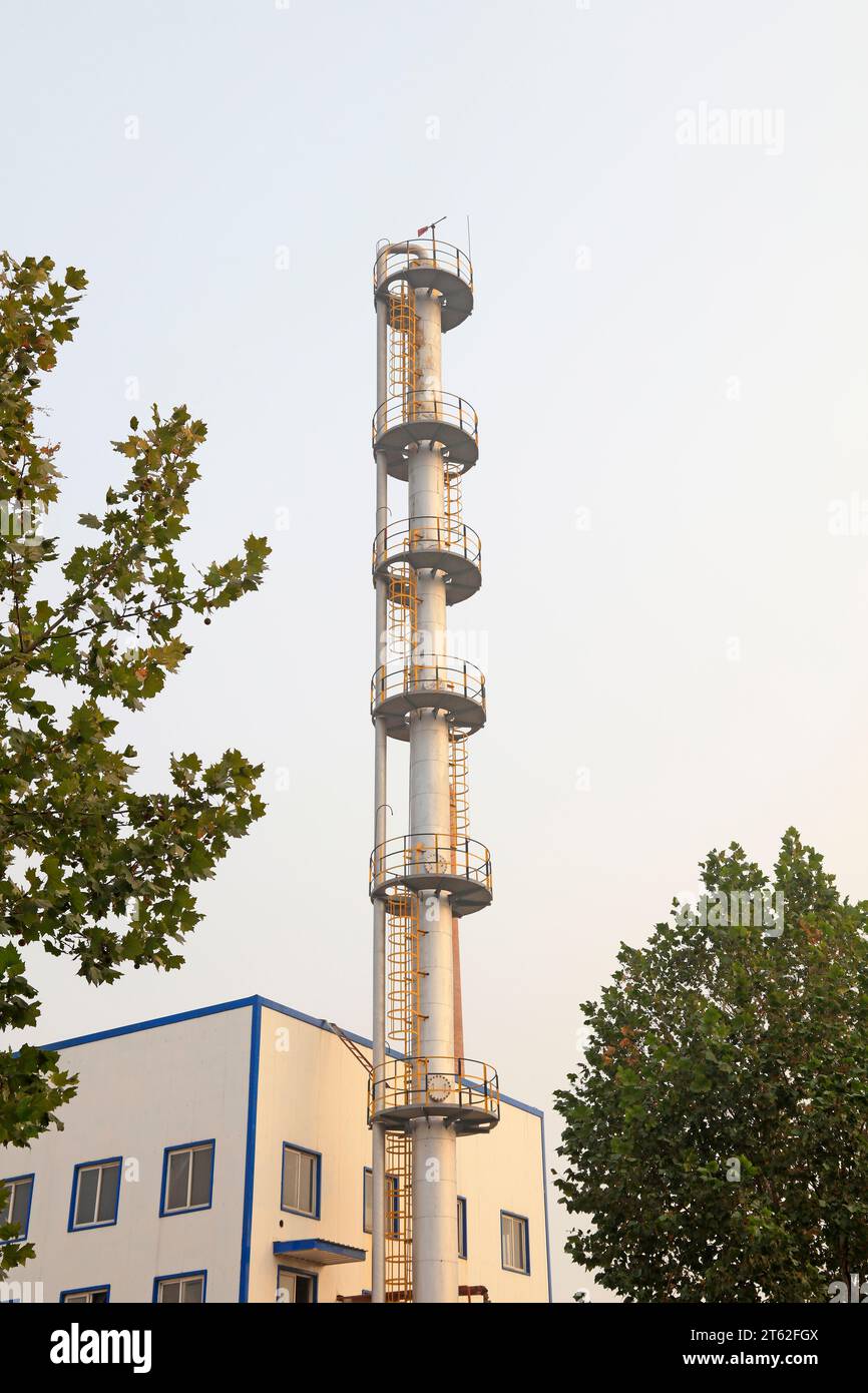 Distillation tower hi-res stock photography and images - Alamy