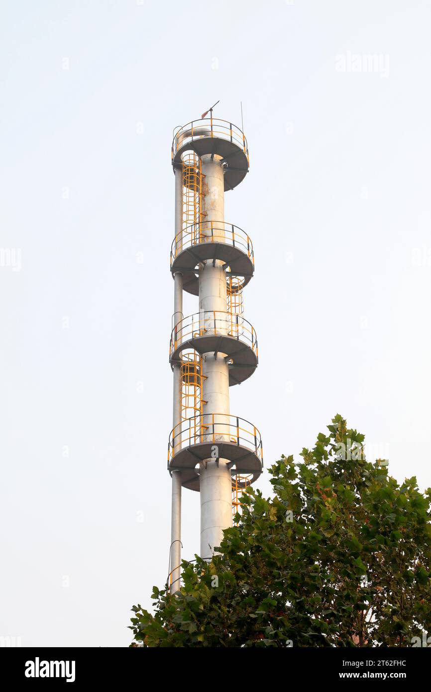 Distillation tower hi-res stock photography and images - Alamy