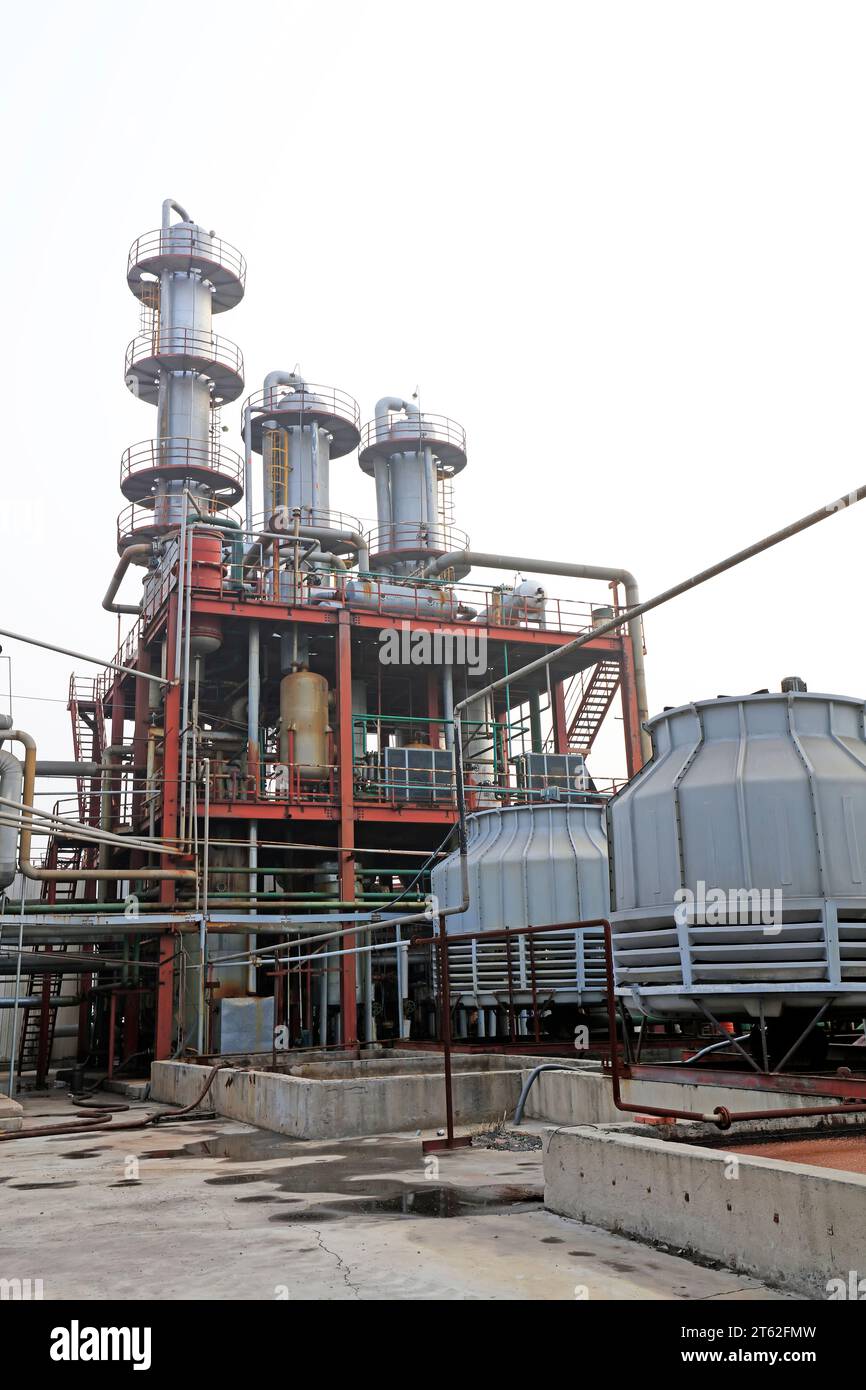 Distillation column hi-res stock photography and images - Alamy