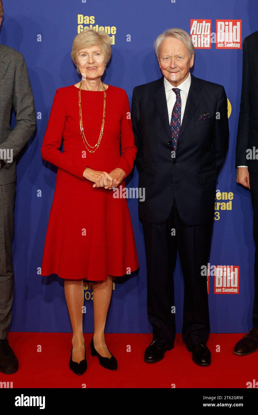 Das Goldene Lenkrad 2023 Friede Springer und Wolfgang Porsche bei der ...