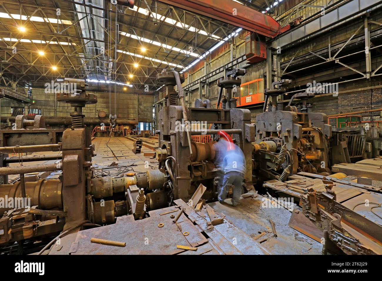 worker overhaul machinery and equipment Stock Photo - Alamy