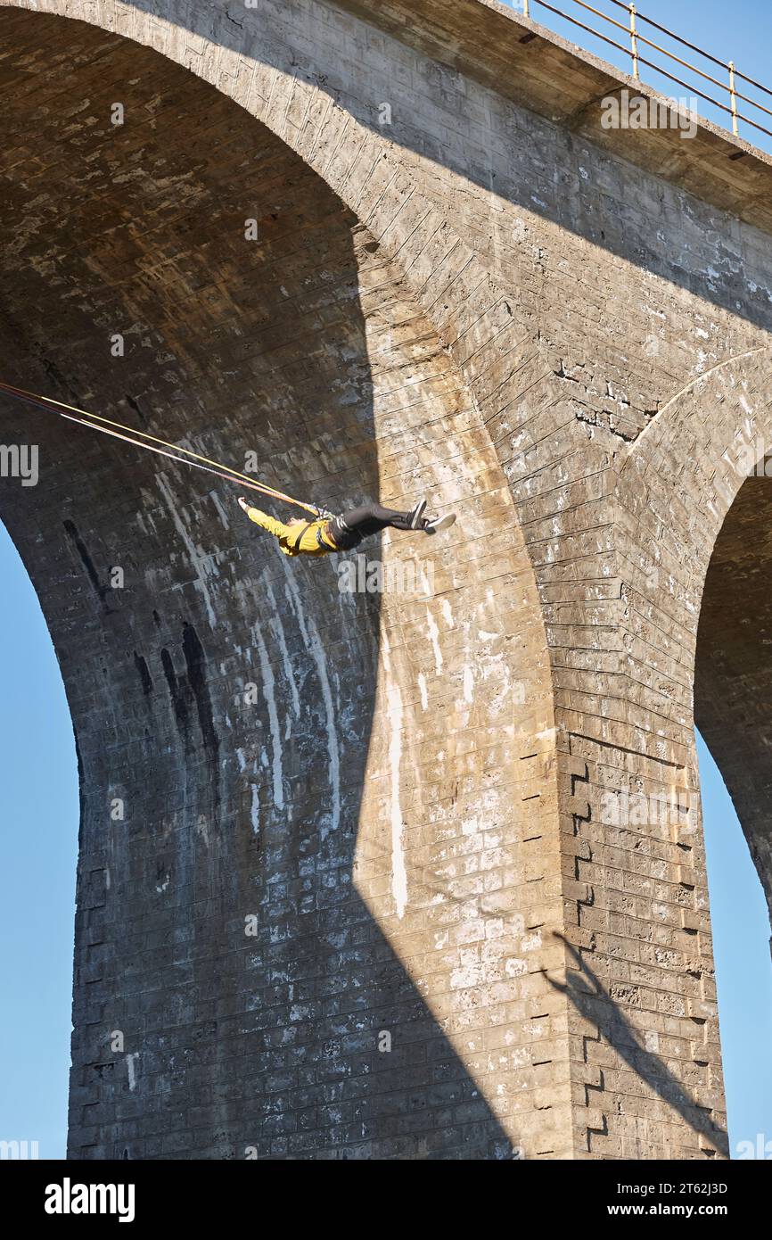 Bungee jumping from hi-res stock photography and images - Alamy