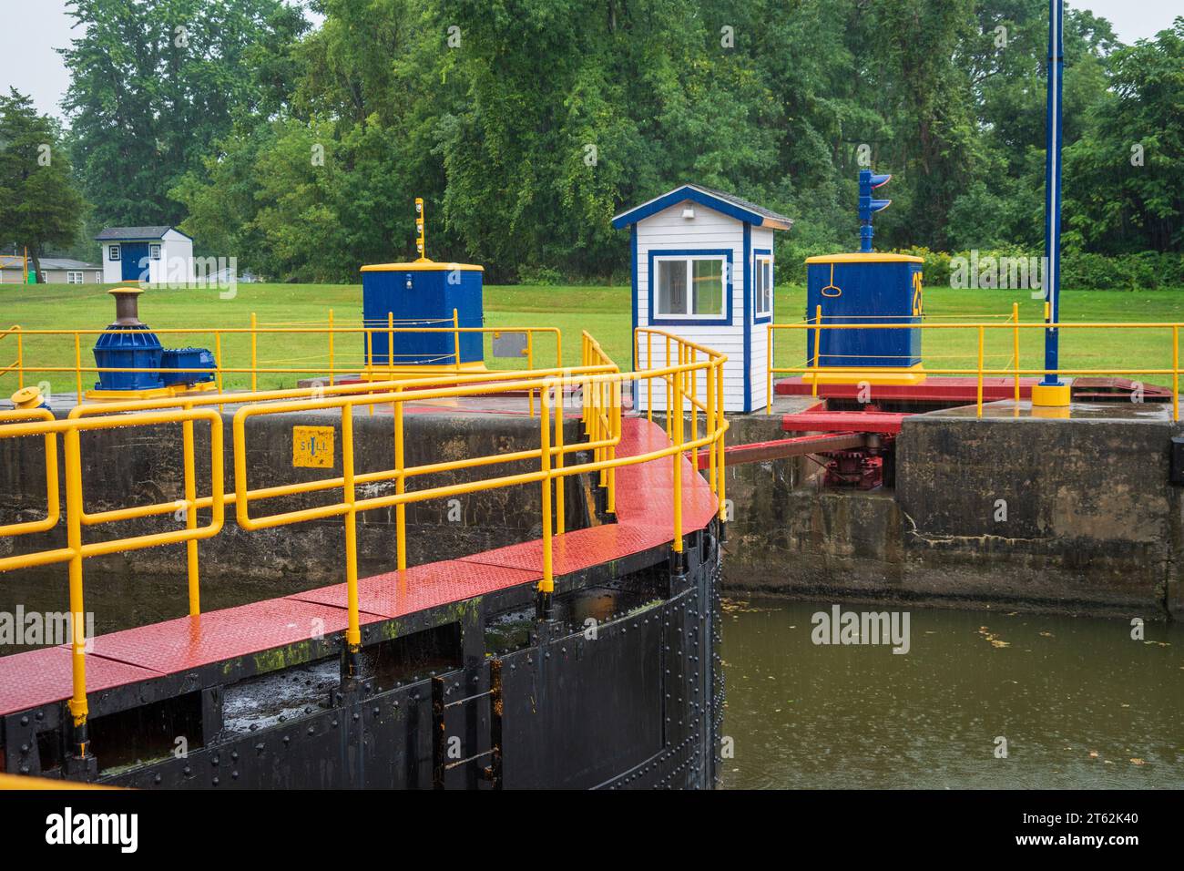Erie canal lock hi-res stock photography and images - Alamy