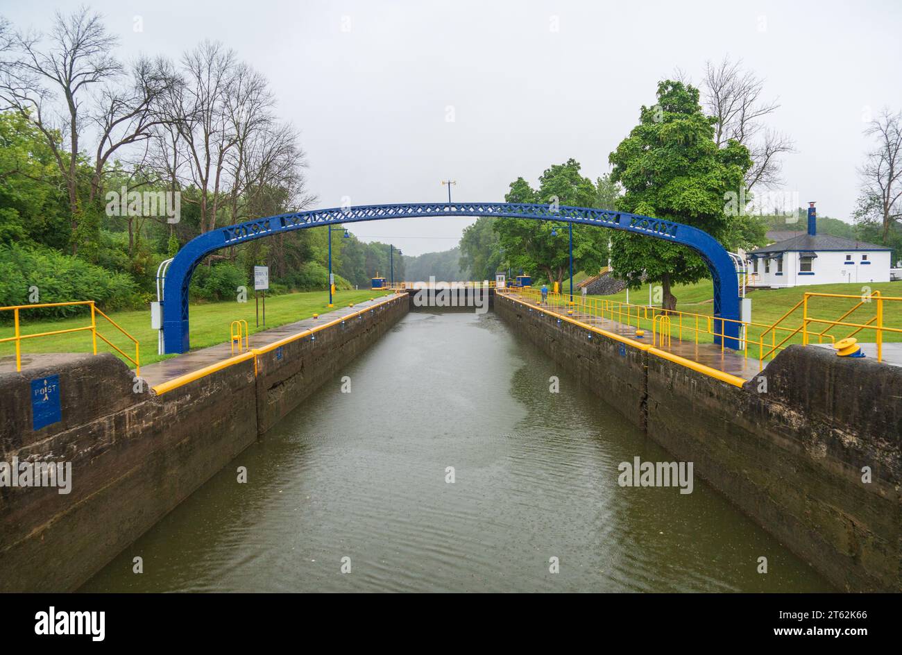 Erie canal lock hi-res stock photography and images - Alamy