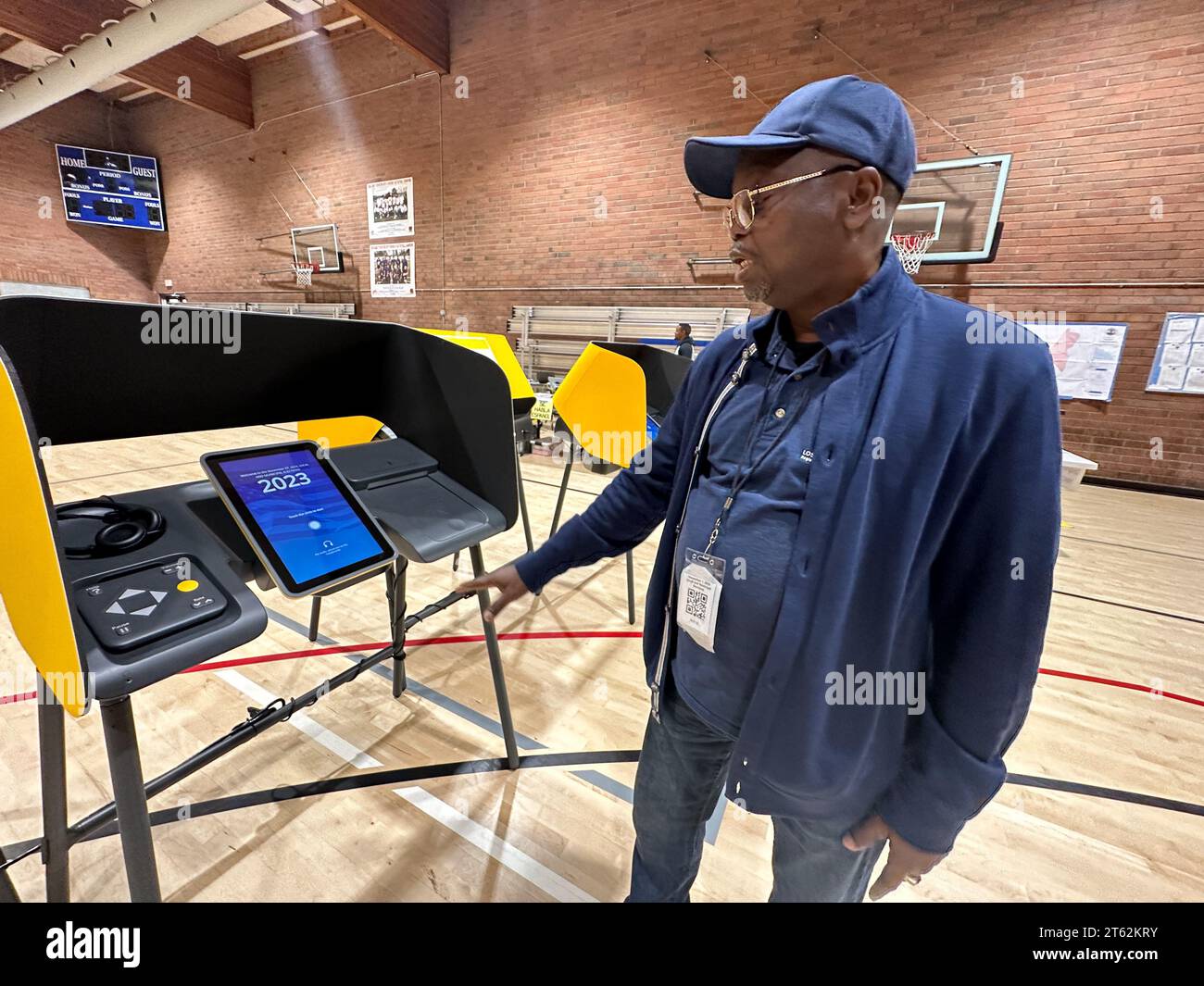 Speaking machines hi-res stock photography and images - Alamy