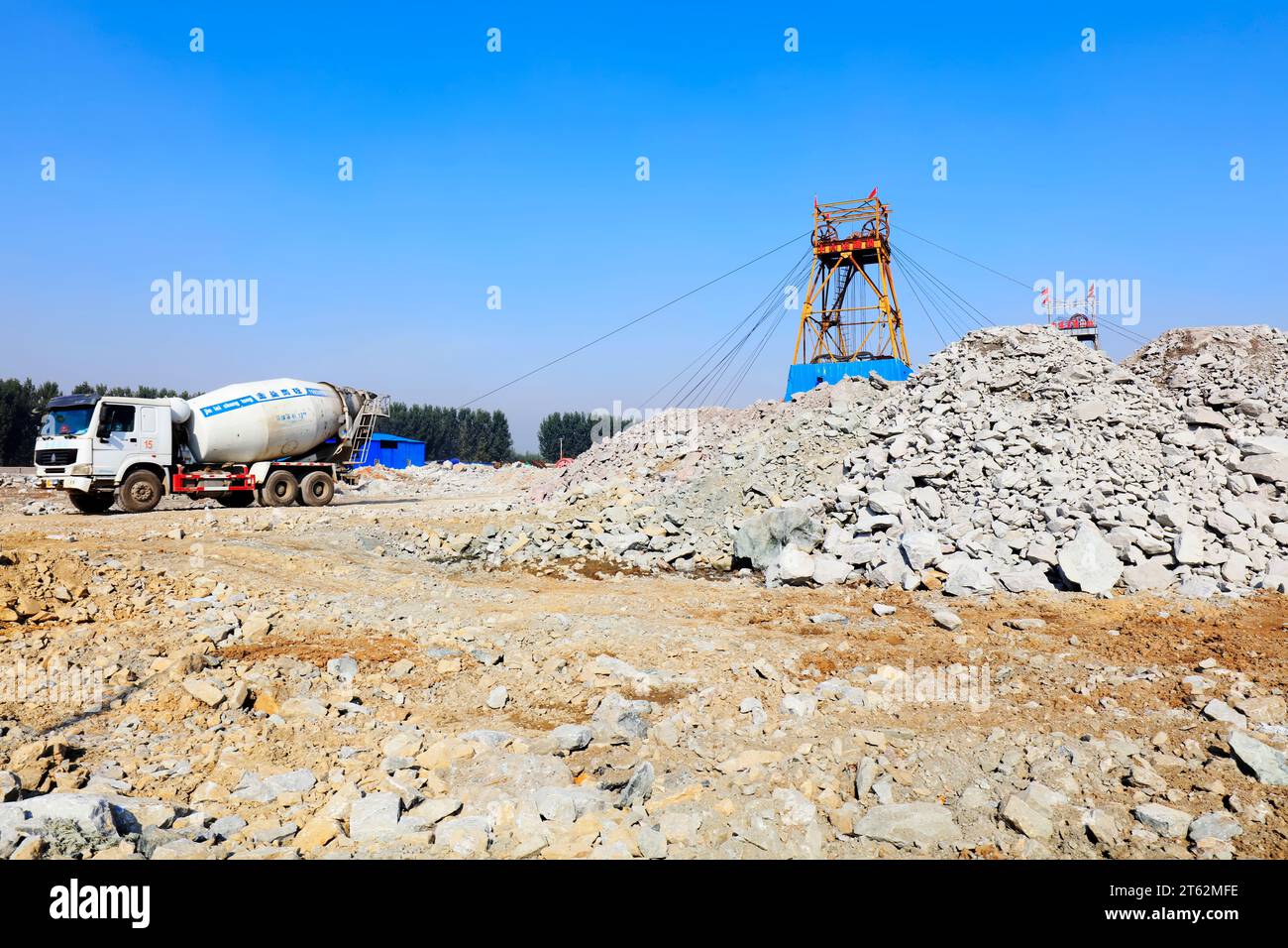 Derrick and merchant concrete vehicle Stock Photo - Alamy