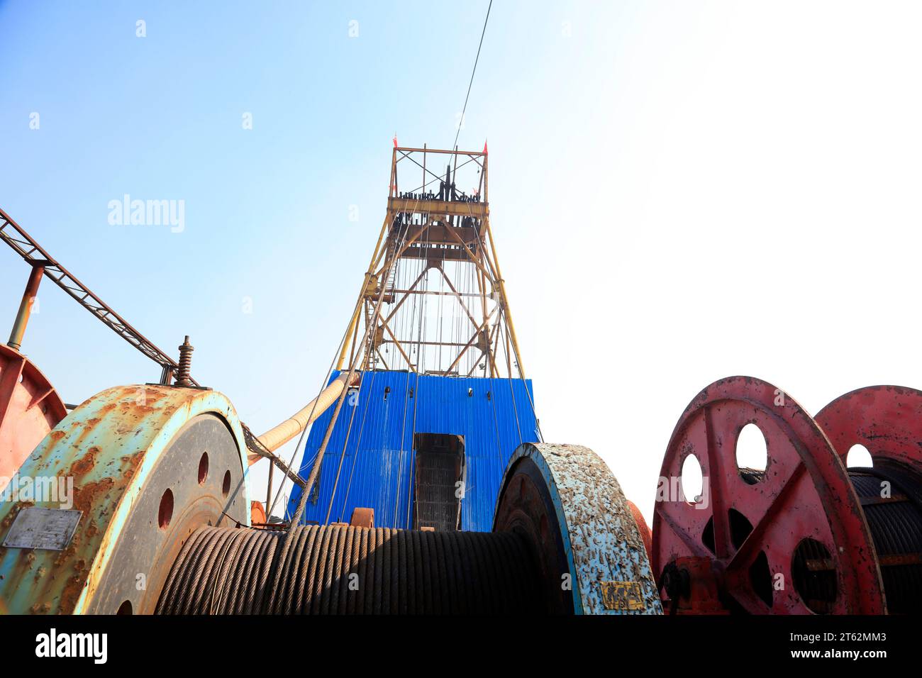 Crane rotation hi-res stock photography and images - Alamy