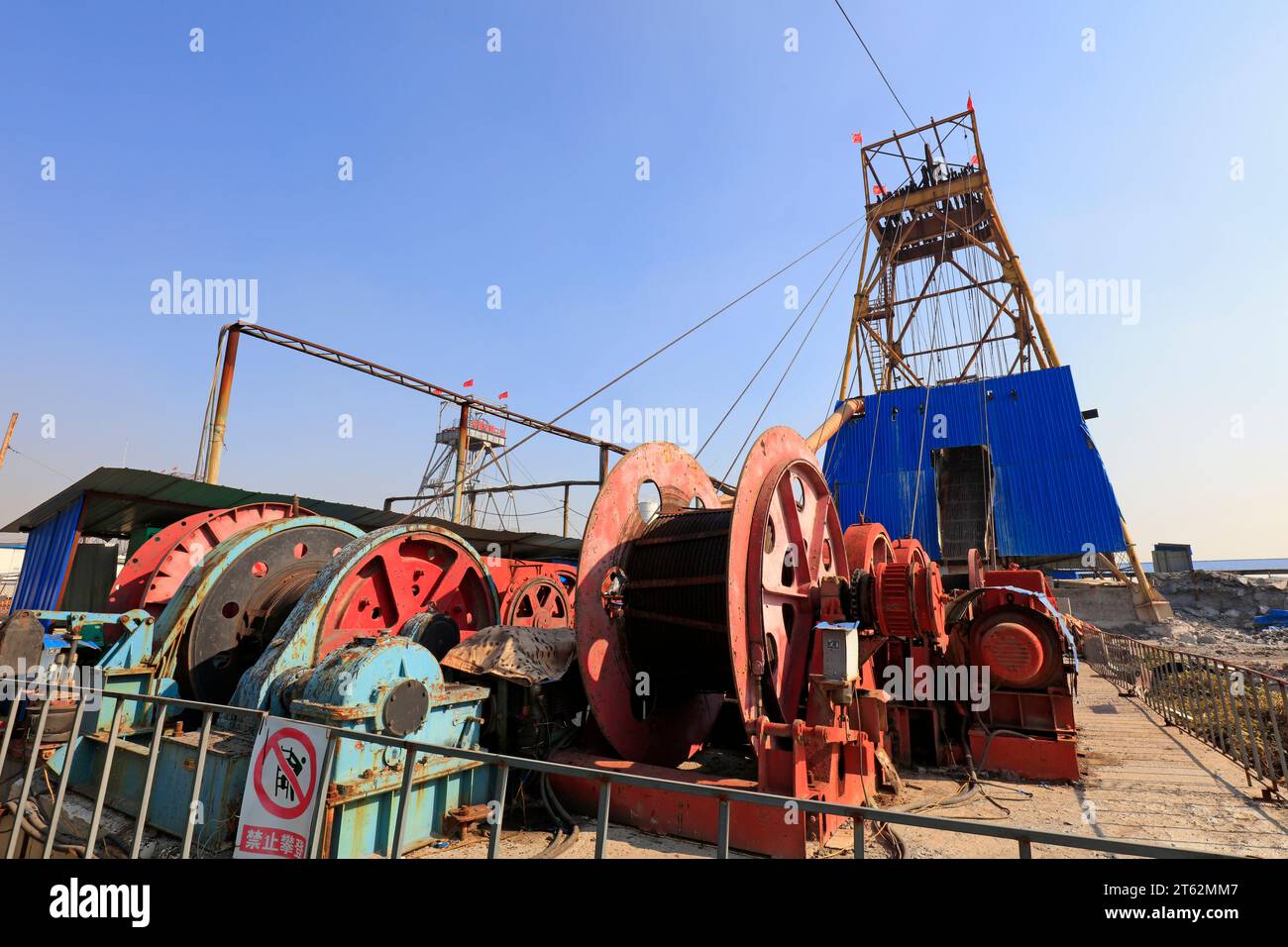 Crane rotation hi-res stock photography and images - Alamy