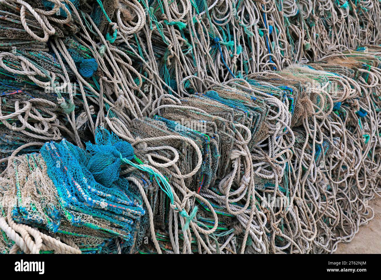 Piling with rope hi-res stock photography and images - Alamy
