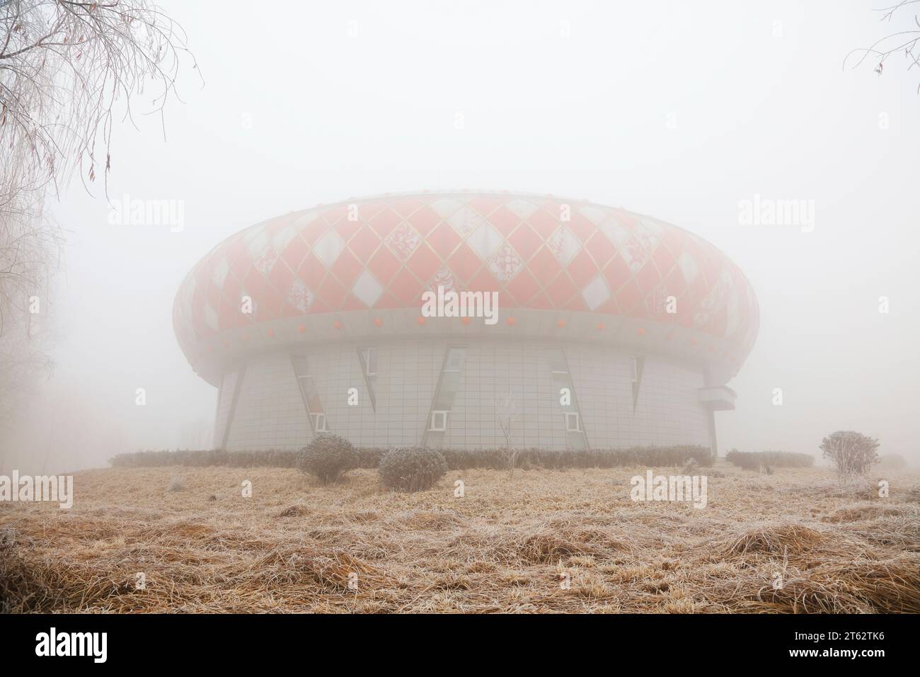 The oval building hi-res stock photography and images - Alamy