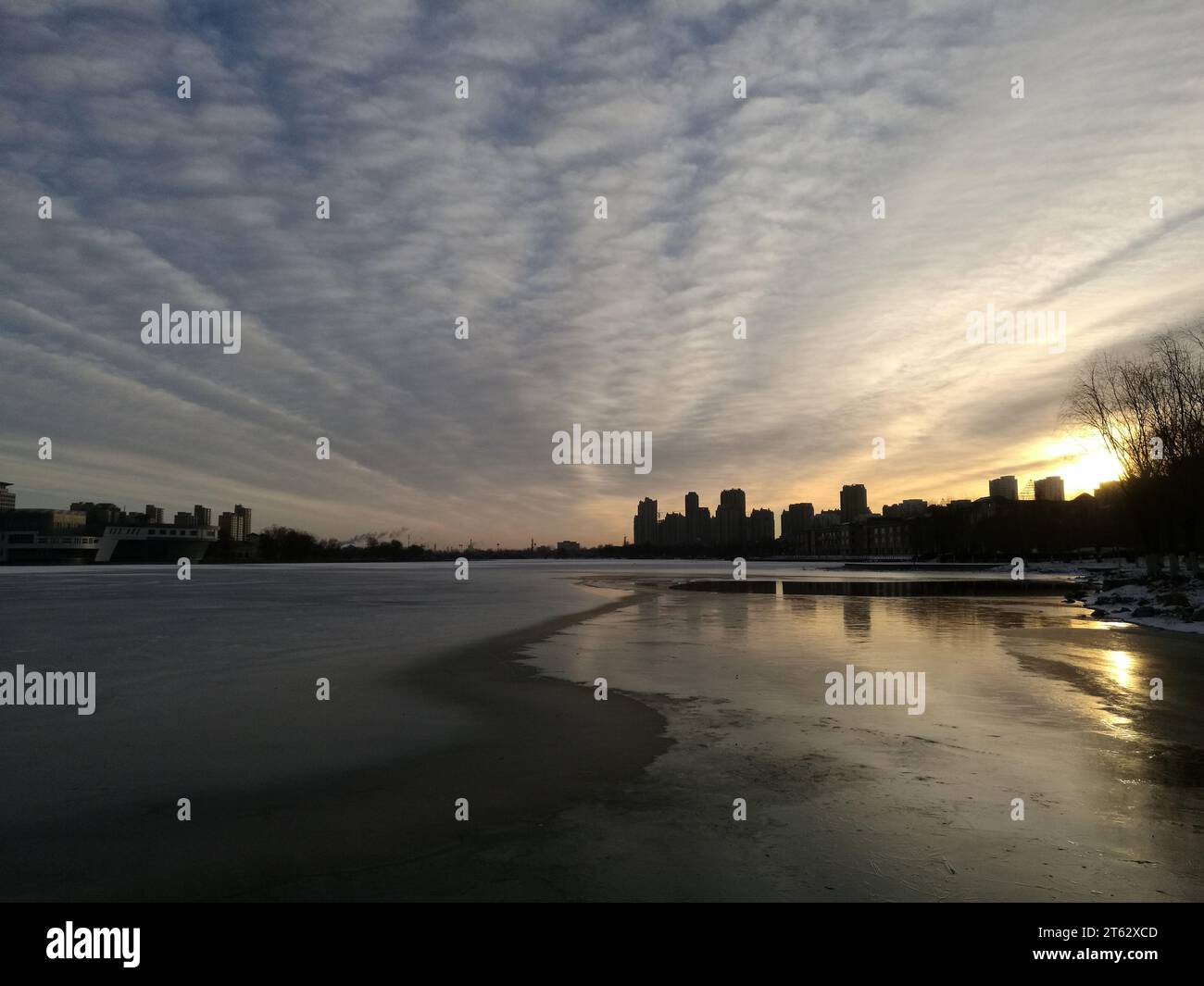 Waterfront City winter scenery Stock Photo - Alamy
