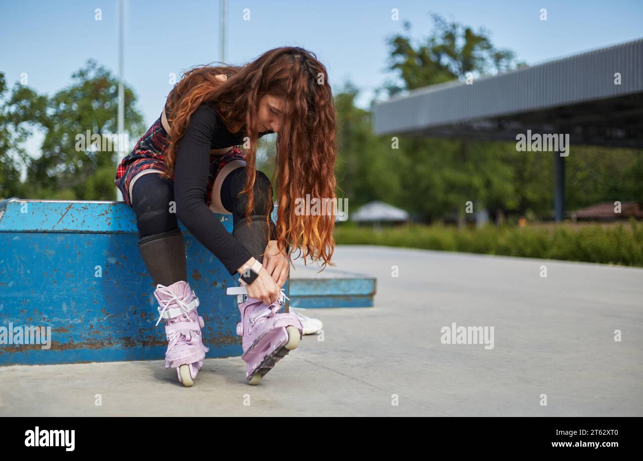 Female roller putting on blades hi-res stock photography and images - Alamy