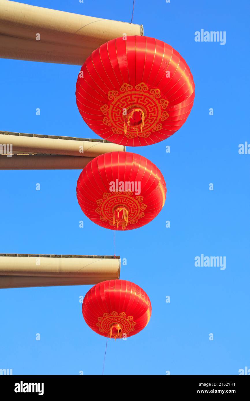 Red metal beams hi-res stock photography and images - Alamy