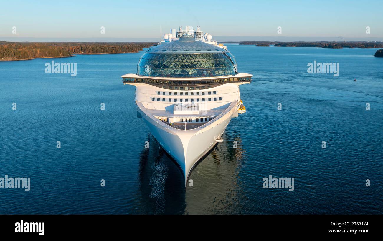 World's largest cruise ship ICON OF THE SEAS during second sea trials ...