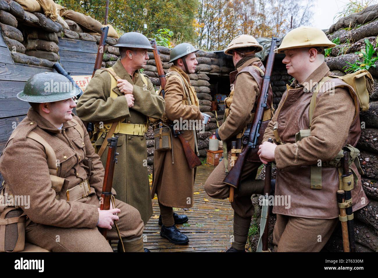 World War 1 Soldiers In Trenches Life In The Trenches During WWI: What