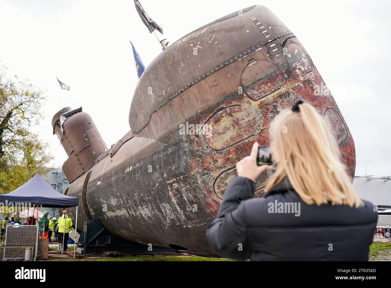 Turned through 90 degrees hi-res stock photography and images - Alamy