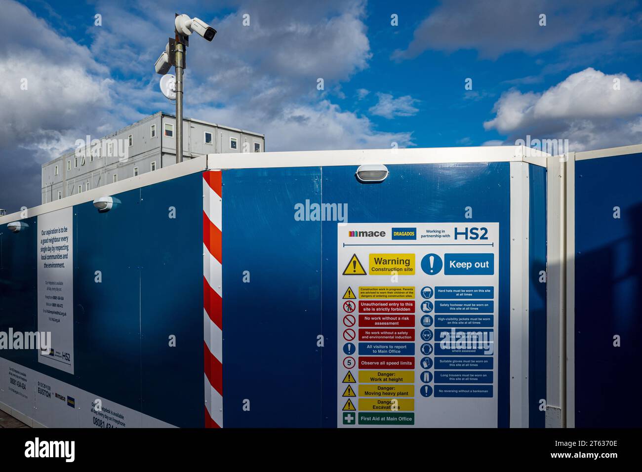 HS2 Construction Site Signs & hoardings at London's Euston Station. HS2 ...