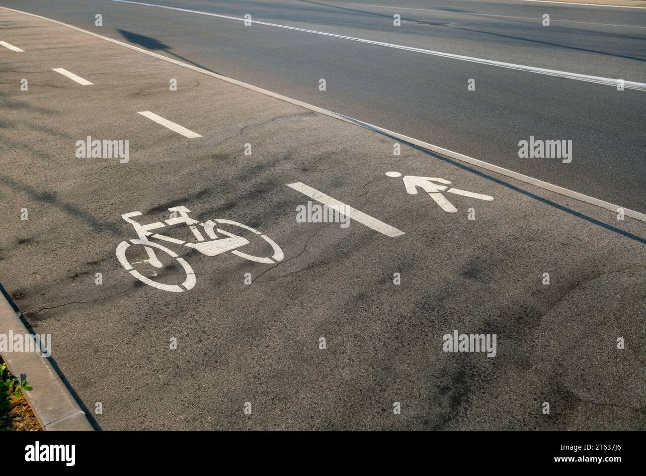 Cycle paths signs hi-res stock photography and images - Alamy