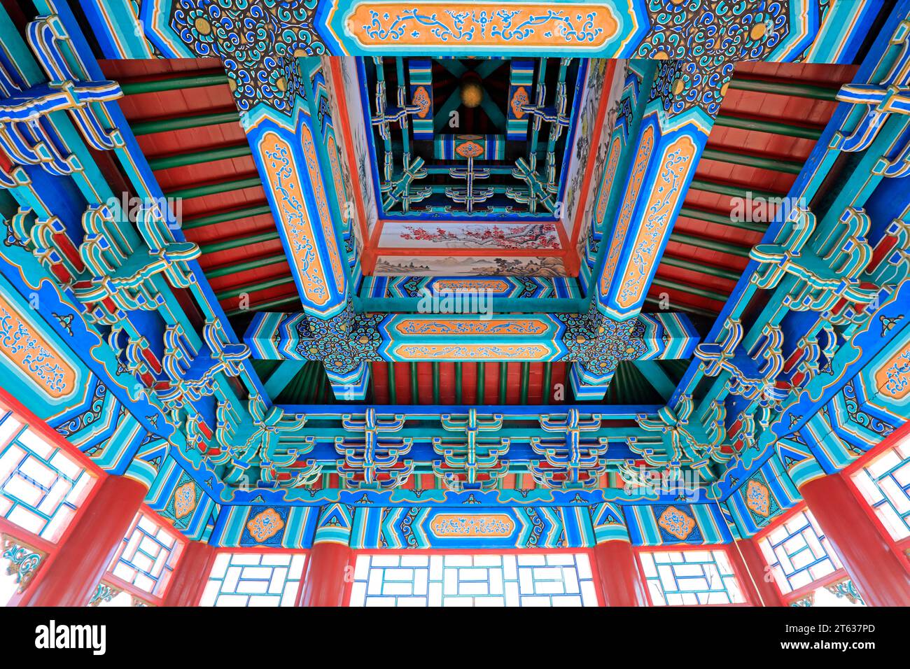 Internal structure of Chinese ancient architecture Stock Photo - Alamy