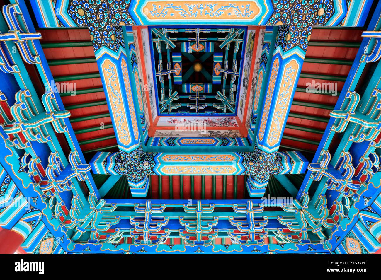 Internal structure of Chinese ancient architecture Stock Photo - Alamy