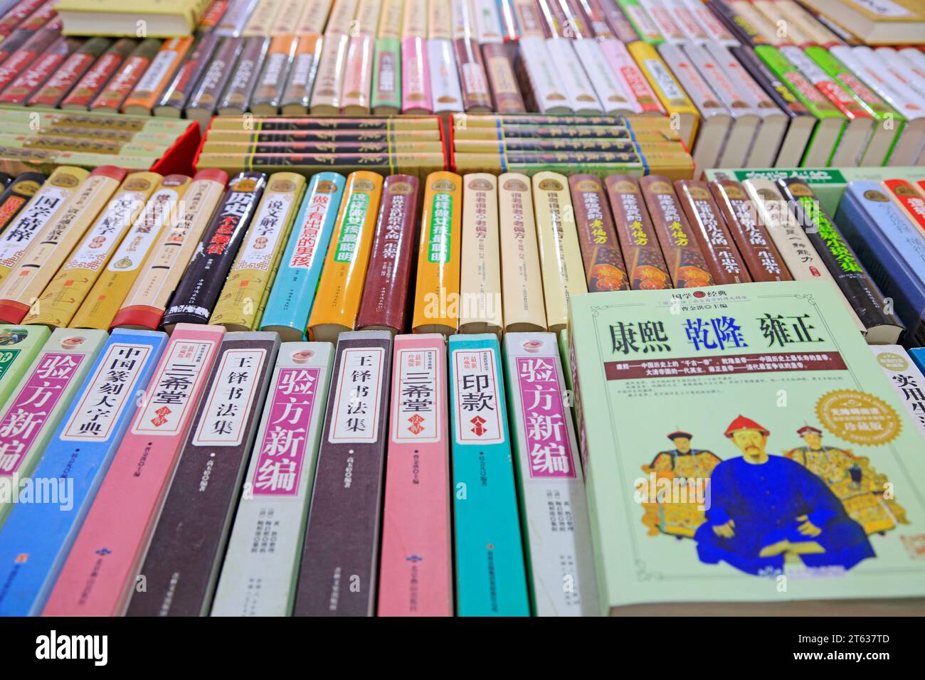 Stacking up books hi-res stock photography and images - Alamy