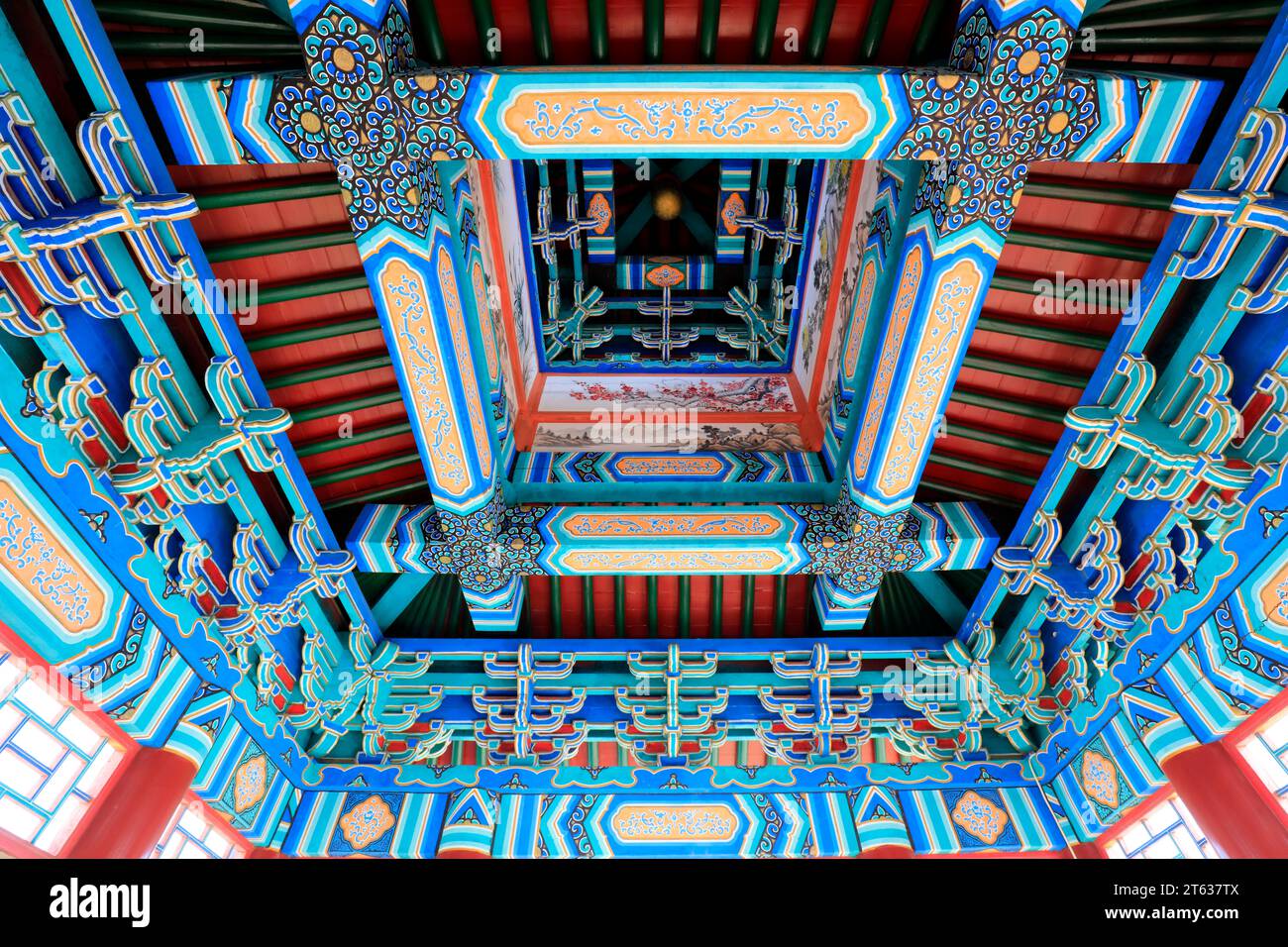 Internal structure of Chinese ancient architecture Stock Photo - Alamy