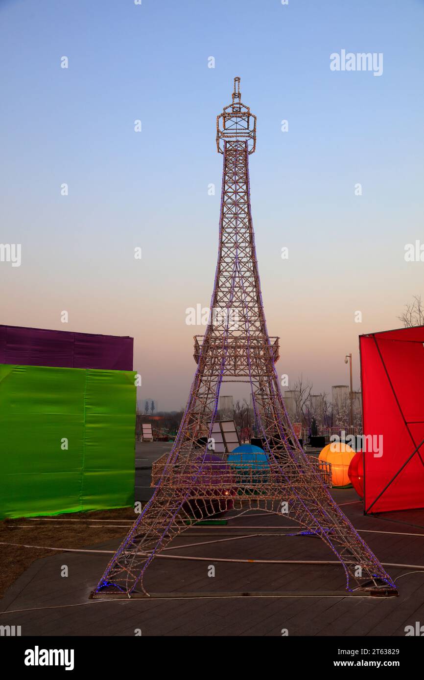 Eiffel tower shape hi-res stock photography and images - Alamy