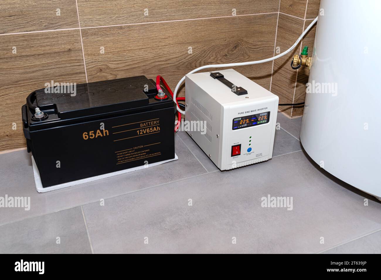 Emergency power supply with a 12V 65Ah battery providing uninterrupted ...