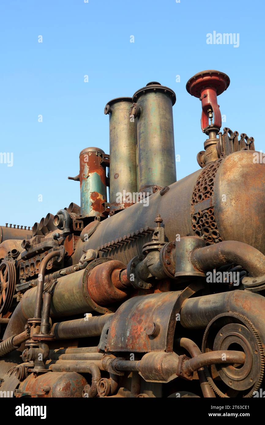 Train sculpture hi-res stock photography and images - Alamy