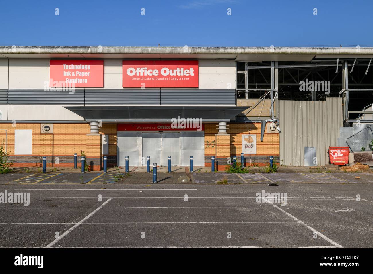 The closed down and derelict Brighton Hill Retail Park, Basingstoke ...