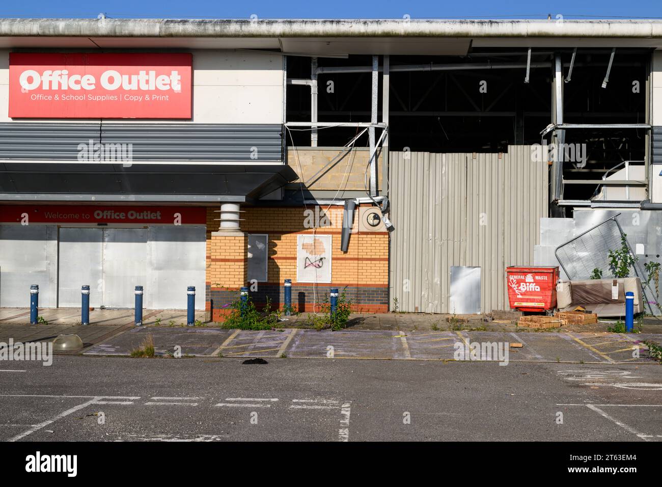 The closed down and derelict Brighton Hill Retail Park, Basingstoke ...
