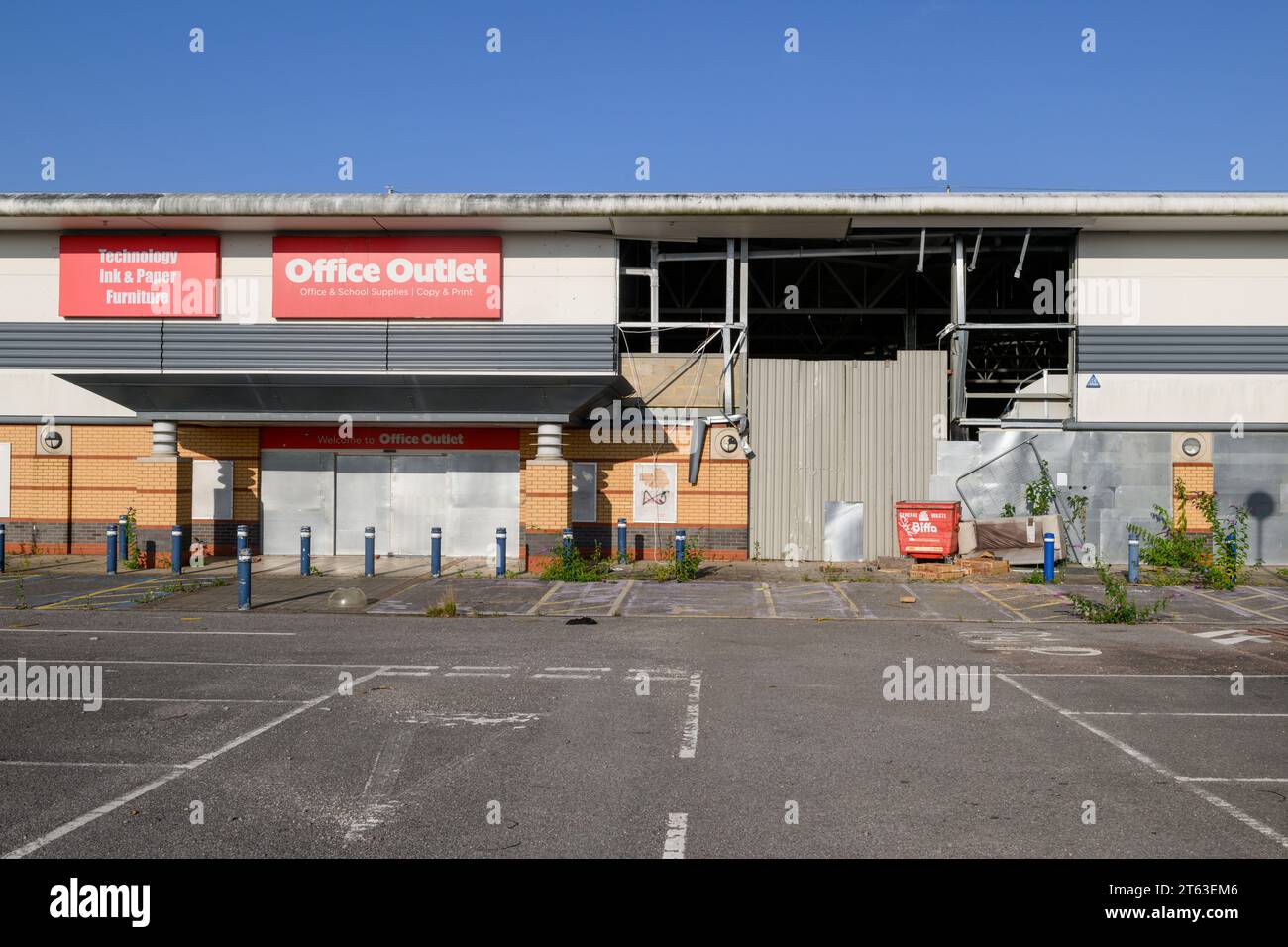 The closed down and derelict Brighton Hill Retail Park, Basingstoke ...