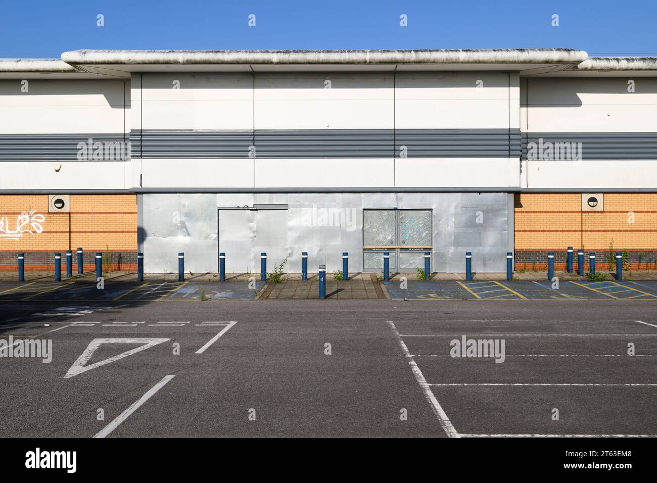 The closed down and derelict Brighton Hill Retail Park, Basingstoke ...