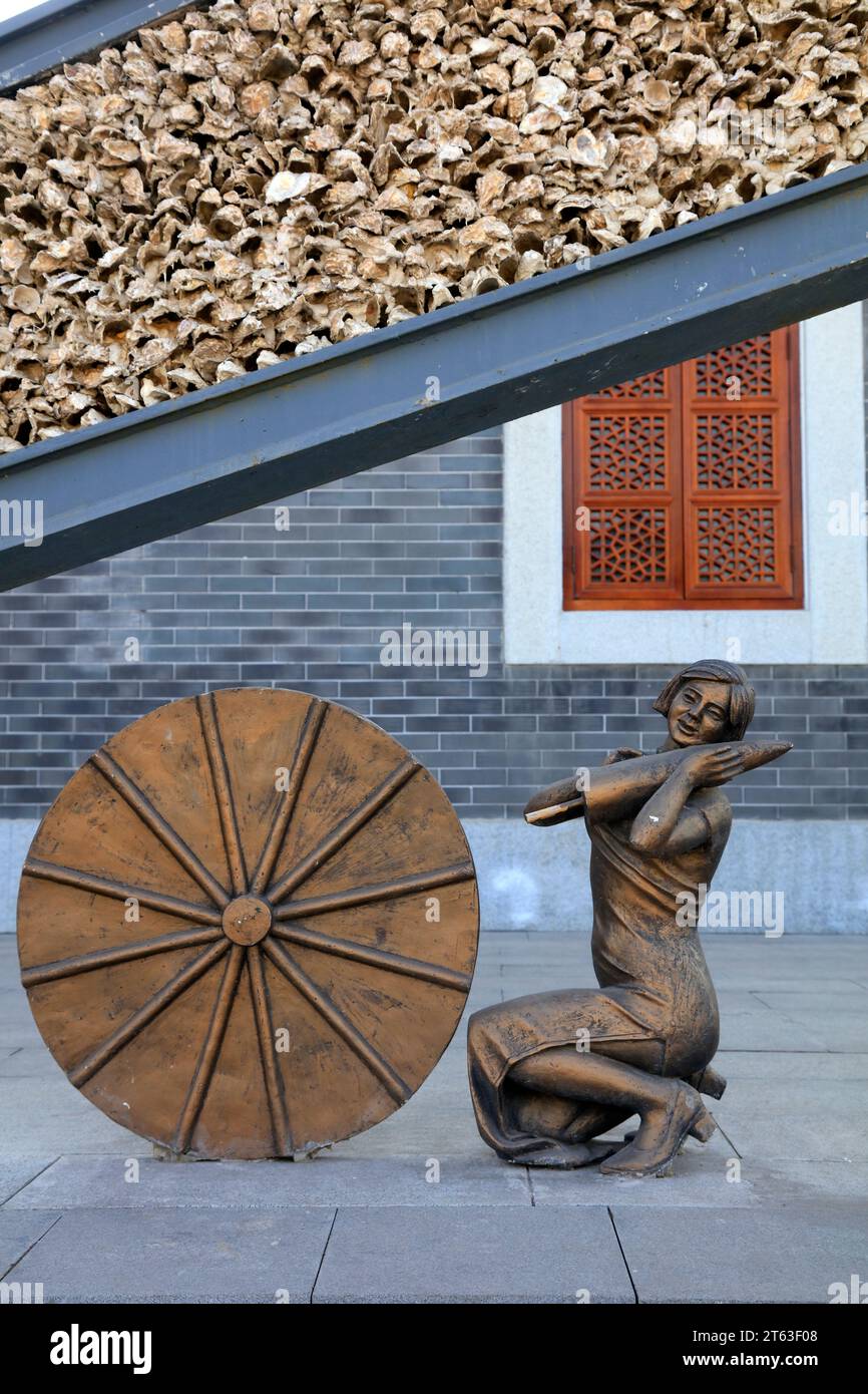 Chinese women sculpture Stock Photo - Alamy