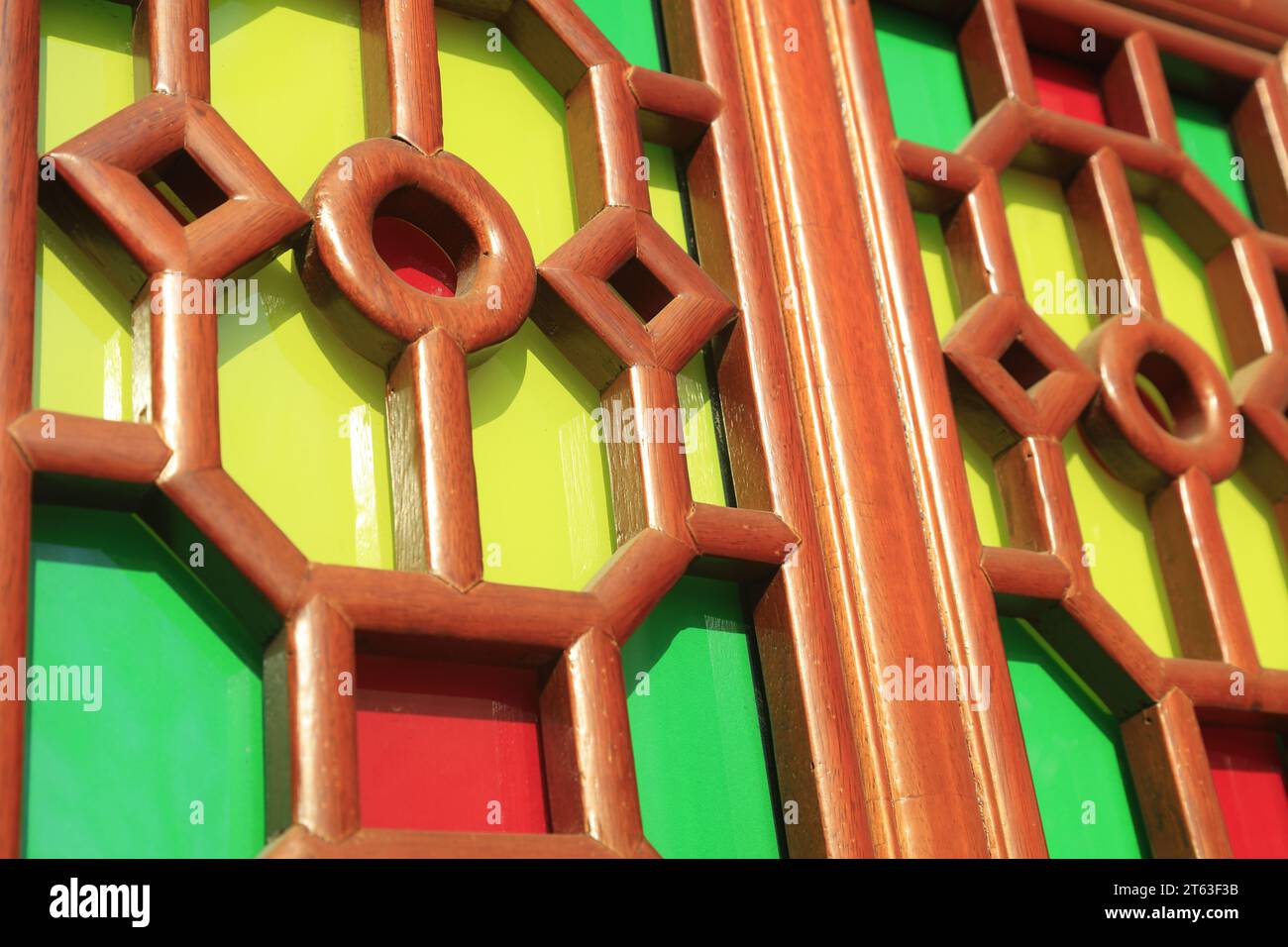 Chinese style wooden windows hi-res stock photography and images - Alamy