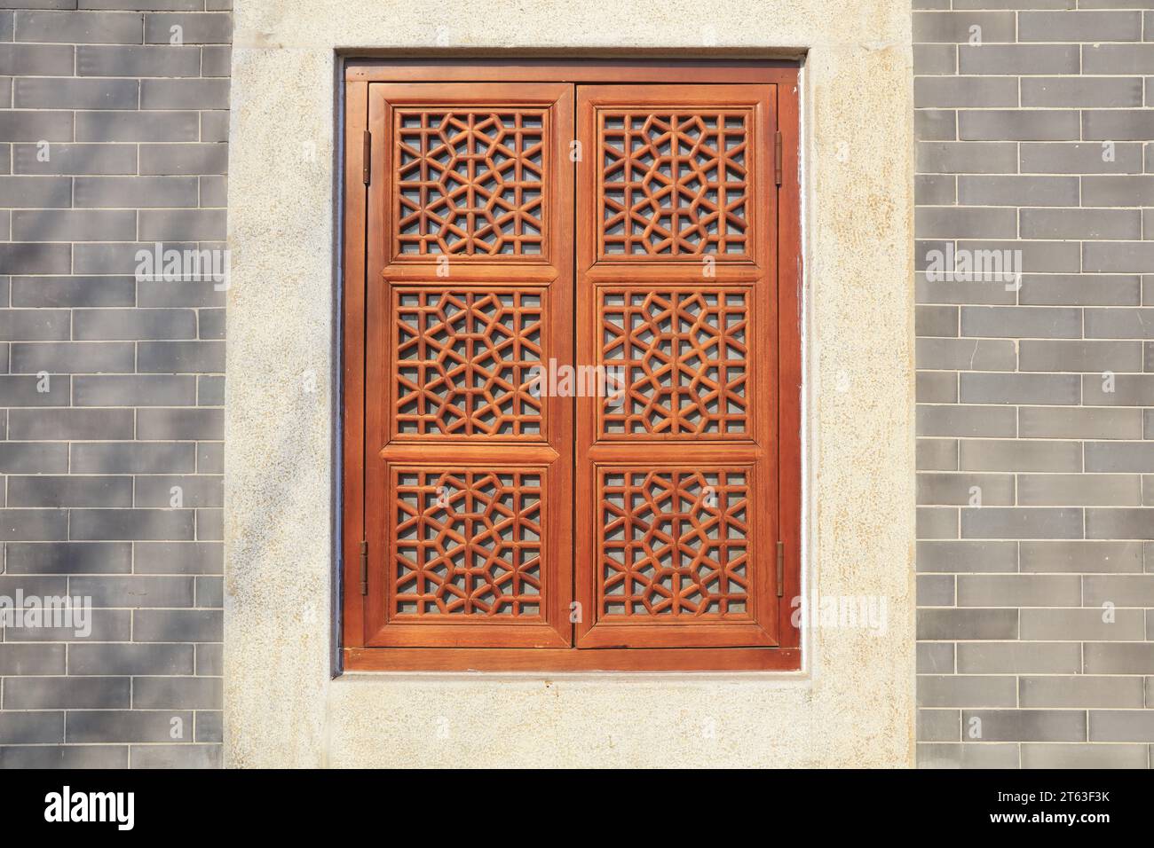 Chinese style wooden windows Stock Photo - Alamy