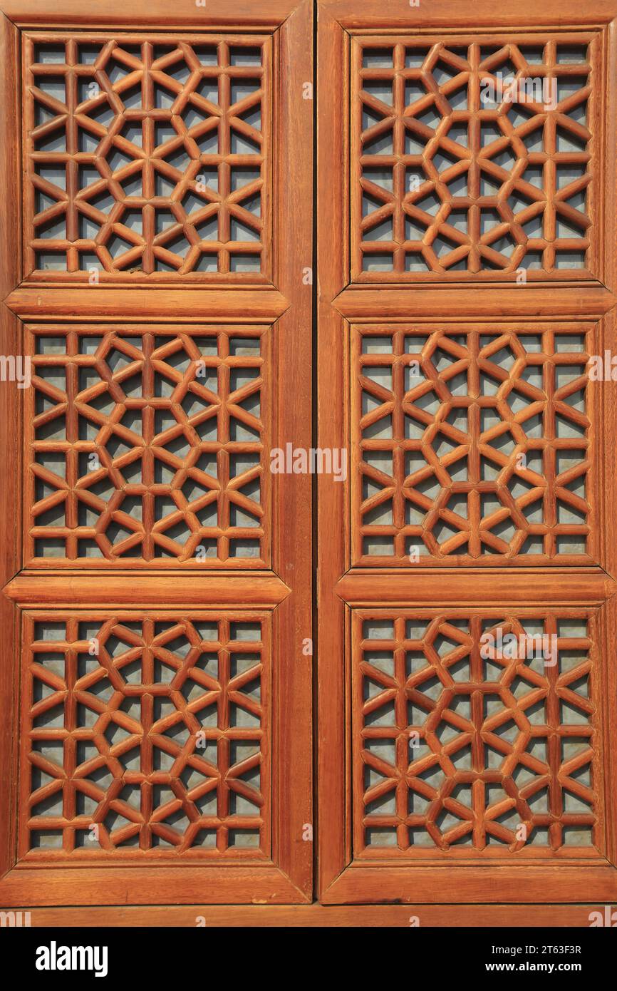 Chinese style wooden windows Stock Photo - Alamy