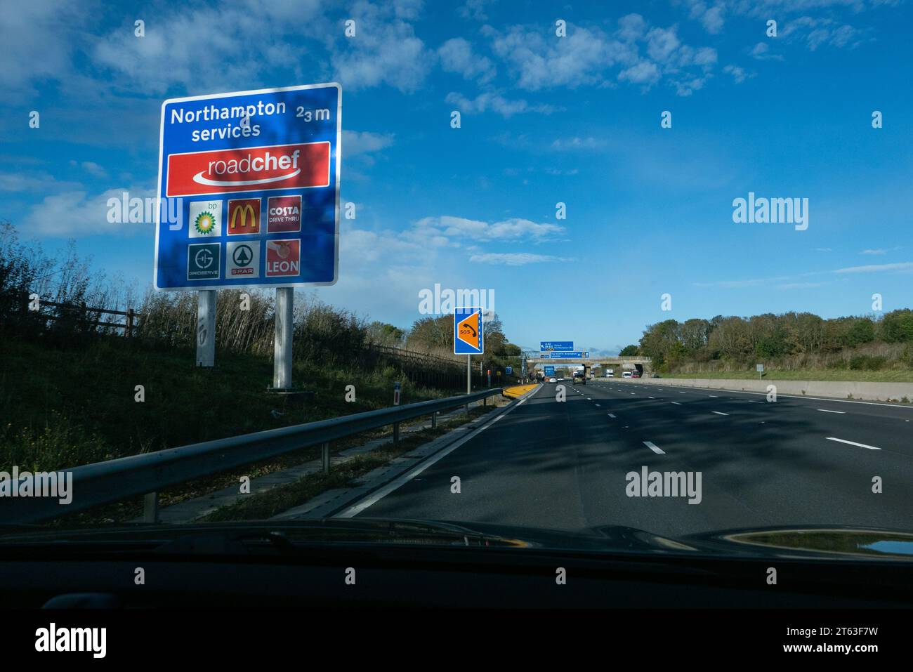 Motorway service station hi-res stock photography and images - Alamy