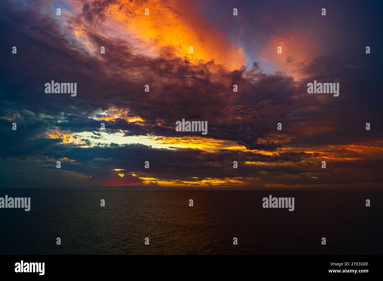 Fantastic sunset above pacific ocean hi-res stock photography and ...
