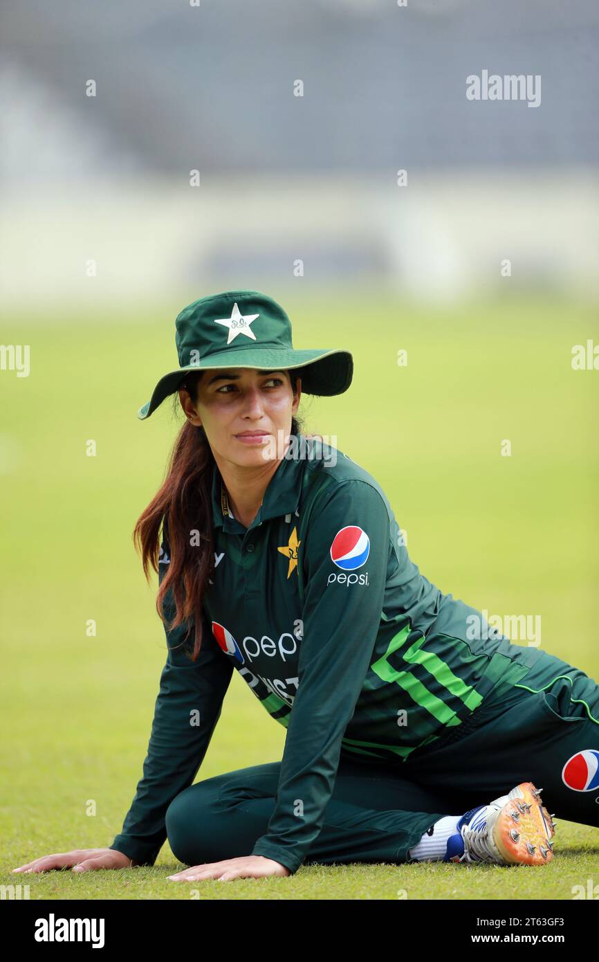 Pakistani women hi-res stock photography and images - Alamy