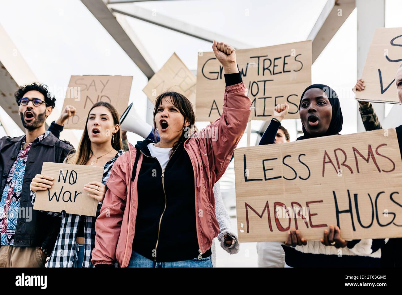 Diverse group activists people hi-res stock photography and images - Alamy
