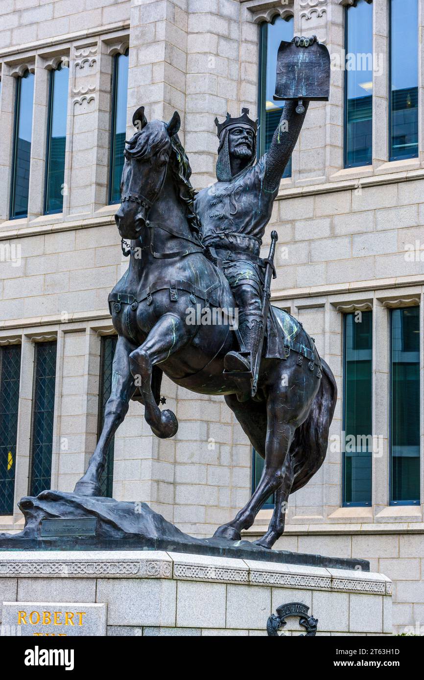 Statue of Robert the Bruce, by Alan Herriot, outside the Marischal ...