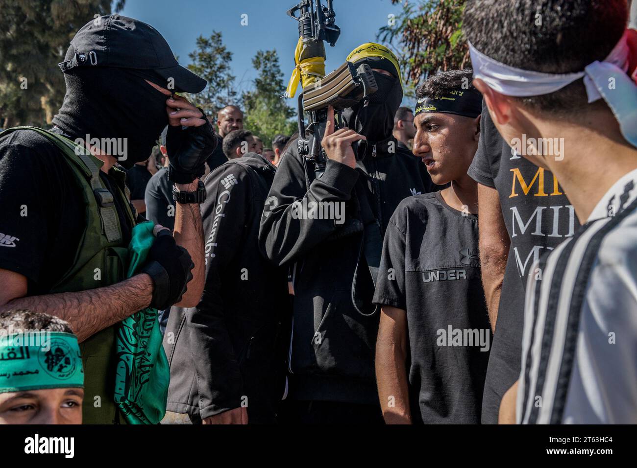 Four masked men hi-res stock photography and images - Alamy