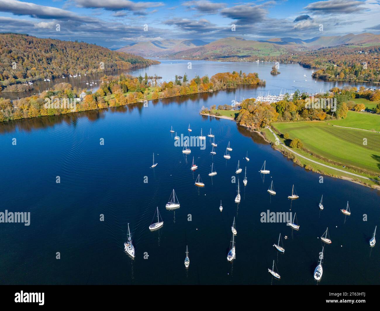 Boat swinging on bay hi-res stock photography and images - Alamy